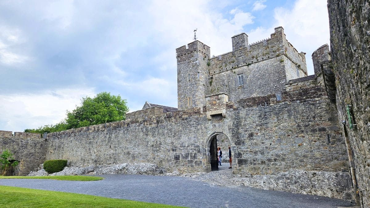 Cahir Castle: The Most Beautiful Castle In Ireland