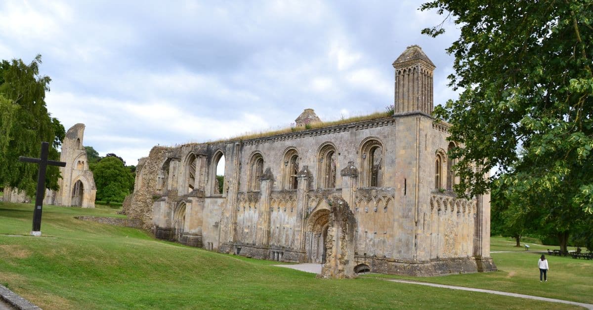 Best Way to Spend One Day in Glastonbury, England
